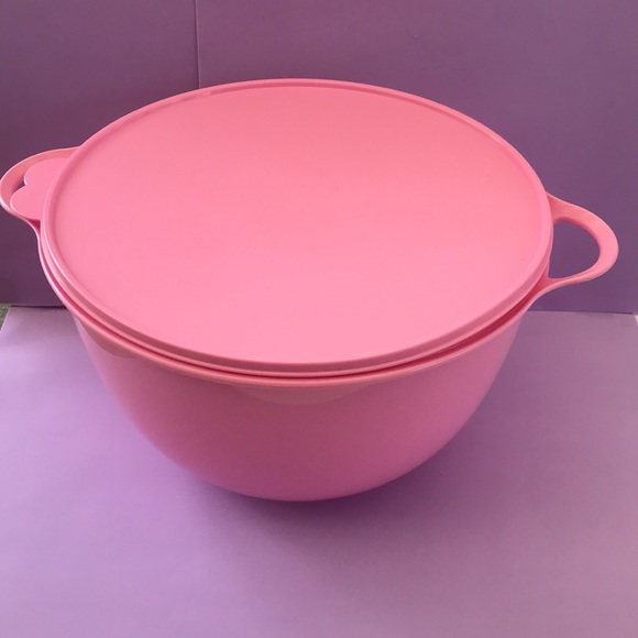 Tupperware | Kitchen | Newtupperware Jumbo Thatsa Mixing Bowl 59 Cup In ...